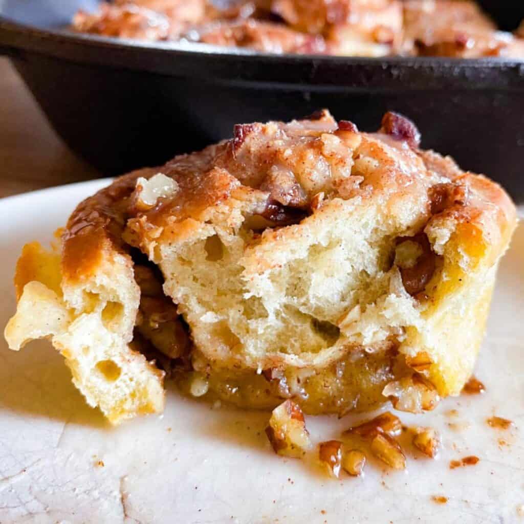 Easiest Sourdough Cinnamon Rolls With Pecans and Maple Syrup - Stretch ...